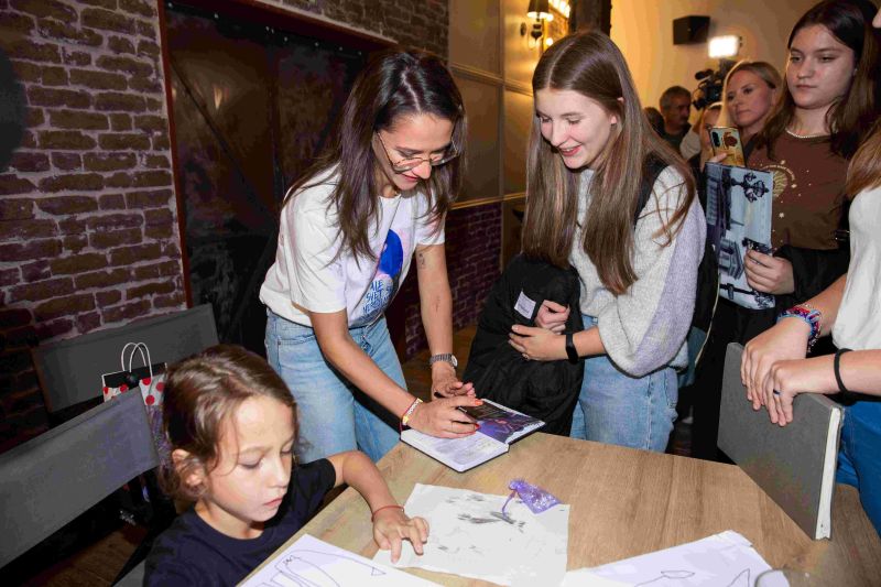 Eva Burešová - PLAY.CZ