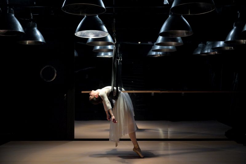 Komorní scéna Aréna, Julie Svitičová - PLAY.CZ