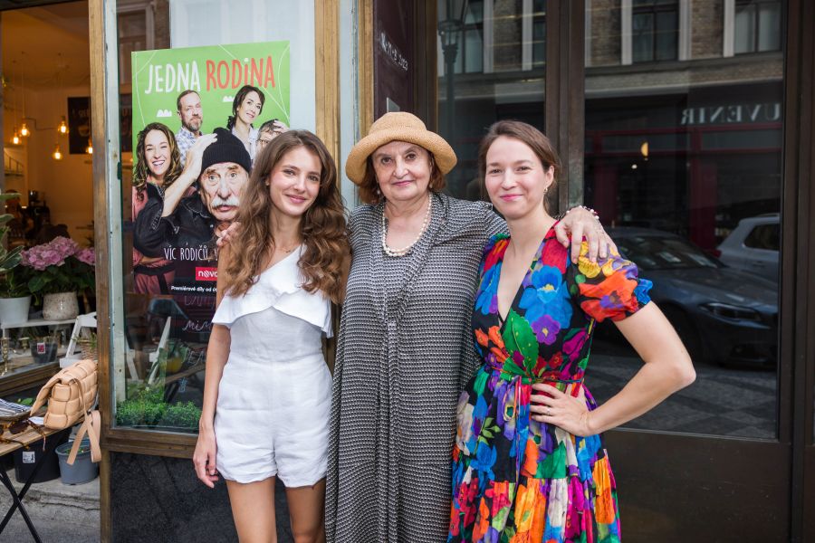 Seriál Jedna rodina je zpět - PLAY.CZ