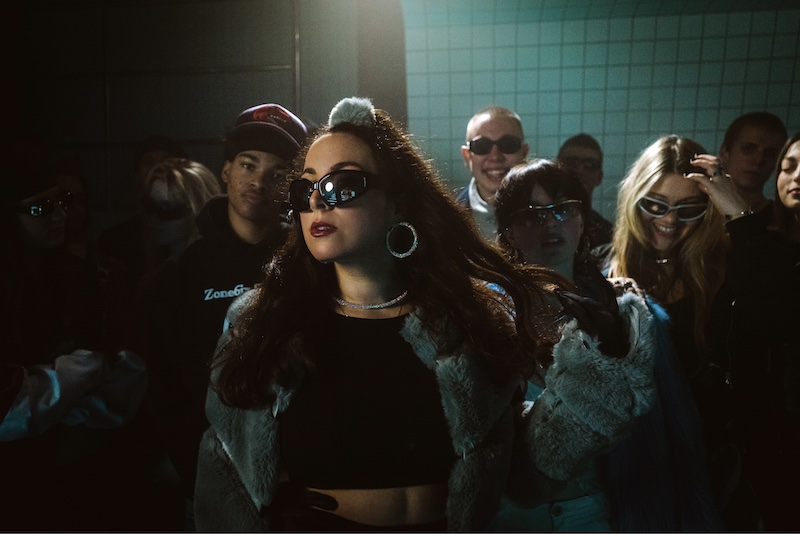 VIDEO: Raperka Sawsane dává v klipu prostor freestyle tanečníkům - PLAY.CZ