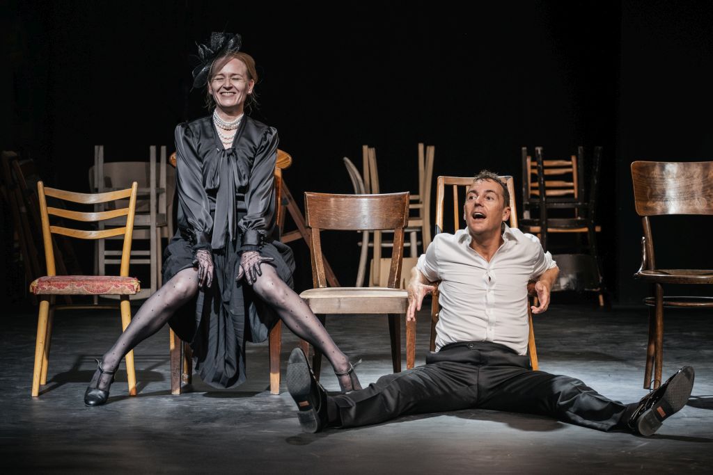 Divadlo Bolka Polívky uvedlo premiéru inscenace Židle - PLAY.CZ