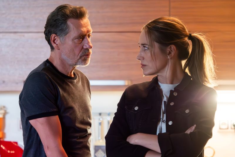 Pavel Kříž v novém mysteriózním seriálu Jiřího Stracha Lovec bojuje s démony - PLAY.CZ