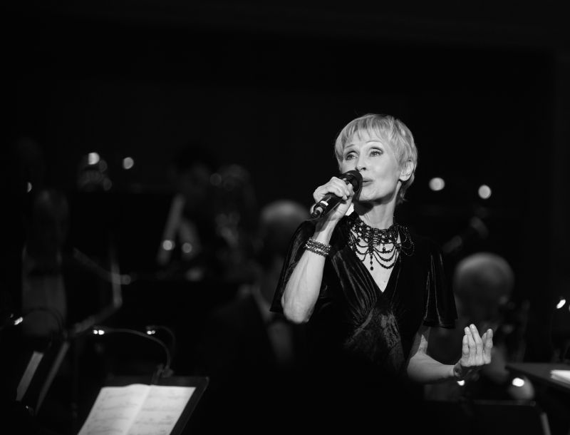 Písně Edith Piaf ožijí v podání Nathalie Lermitte - PLAY.CZ